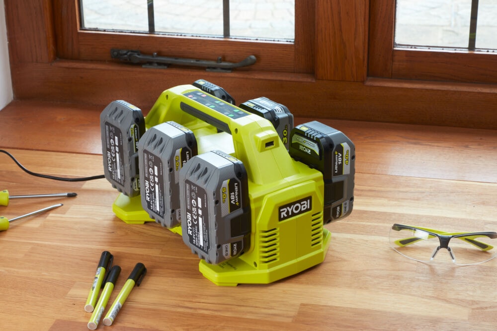 Ryobi Multiladdare RC18640 18v ONE+ för 6st batterier - Batterier ...